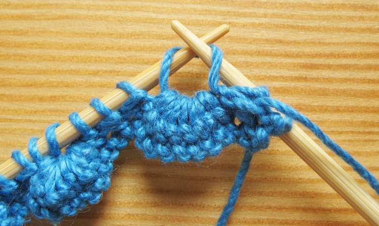 Scalloped Knitting Edge Stitch - How Did You Make This? | Luxe DIY